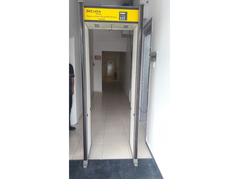 SECUDA SEC 200 WALKTHROUGH BODY SEARCHING METAL DETECTOR - Eng